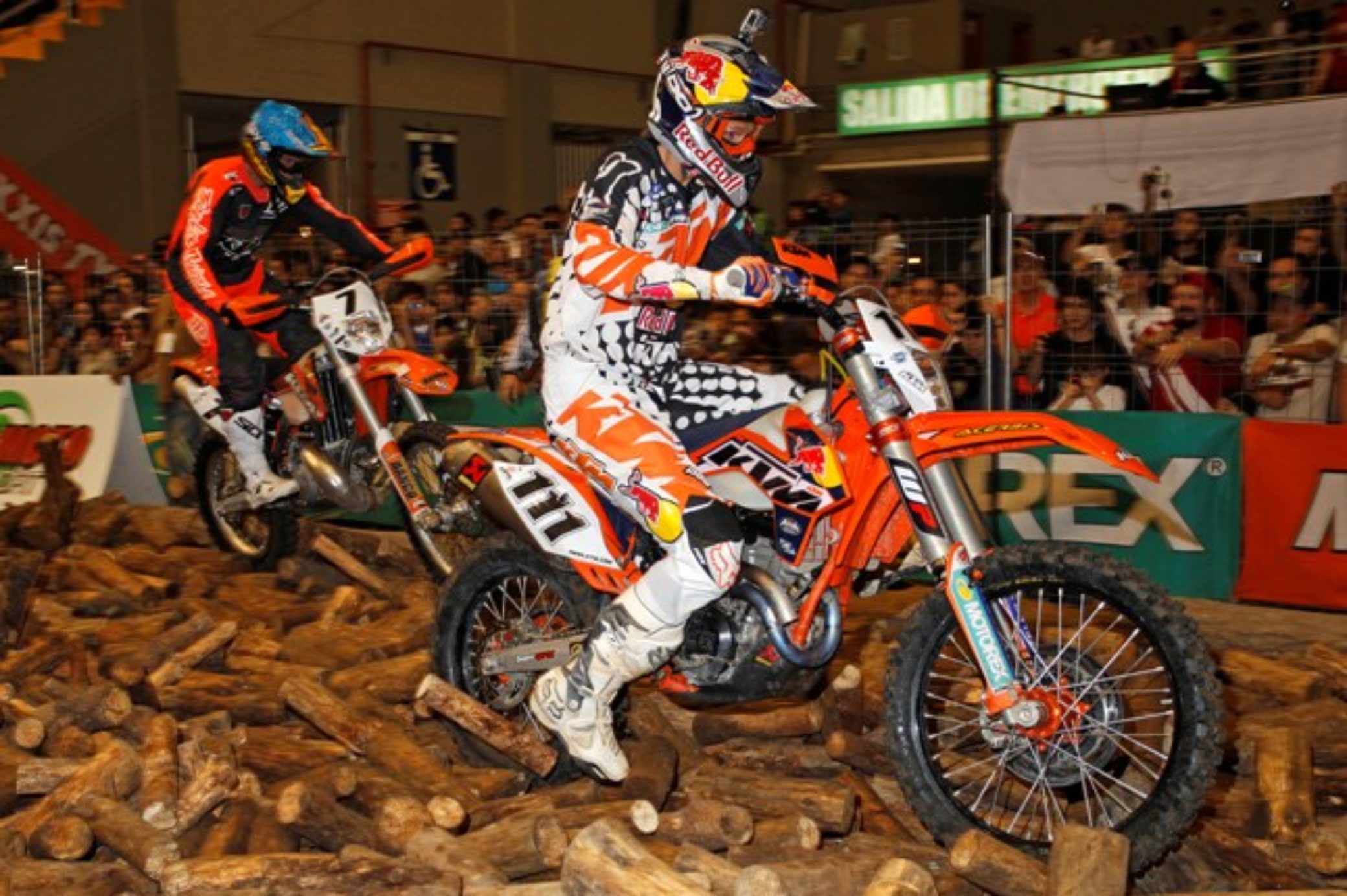 Knighter rides a Mexican wave