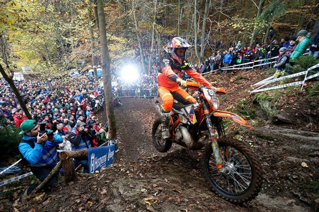 KTM factory riders Gomez and Walker finish in top five