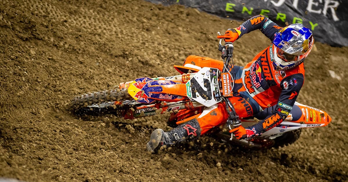 Webb prevails through chaotic Main Event to land podium finish at Indy 1