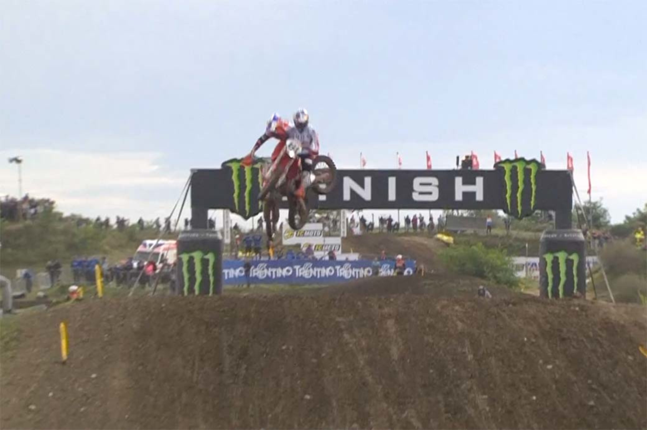 Herlings and Prado crash on MXGP of Germany finish line in Teutschenthal