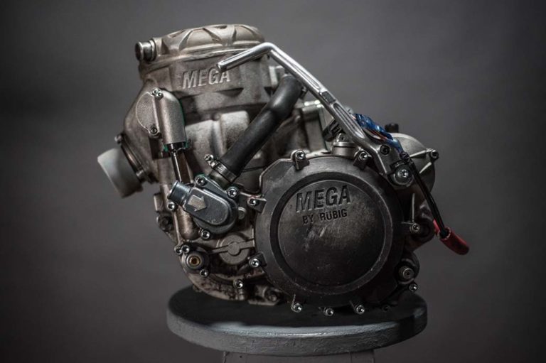 VIDEO: Riding a 700cc Two-Stroke Dirt Bike for the First Time