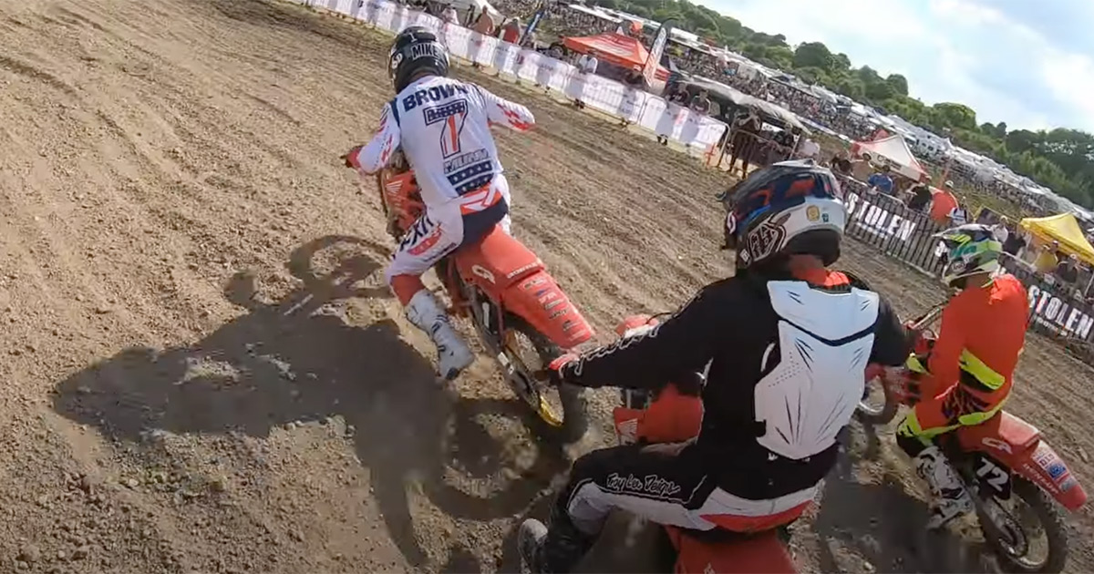 VIDEO: Brown vs Bradshaw – 2-stroke racing at VMXdN Foxhill